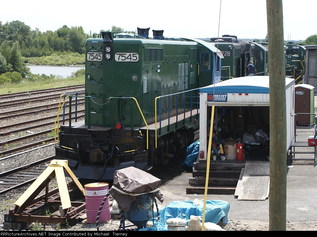 RCRY 7545 is a ex Conrail GP10 that has started to be repainted Green although uhe cab is still blue